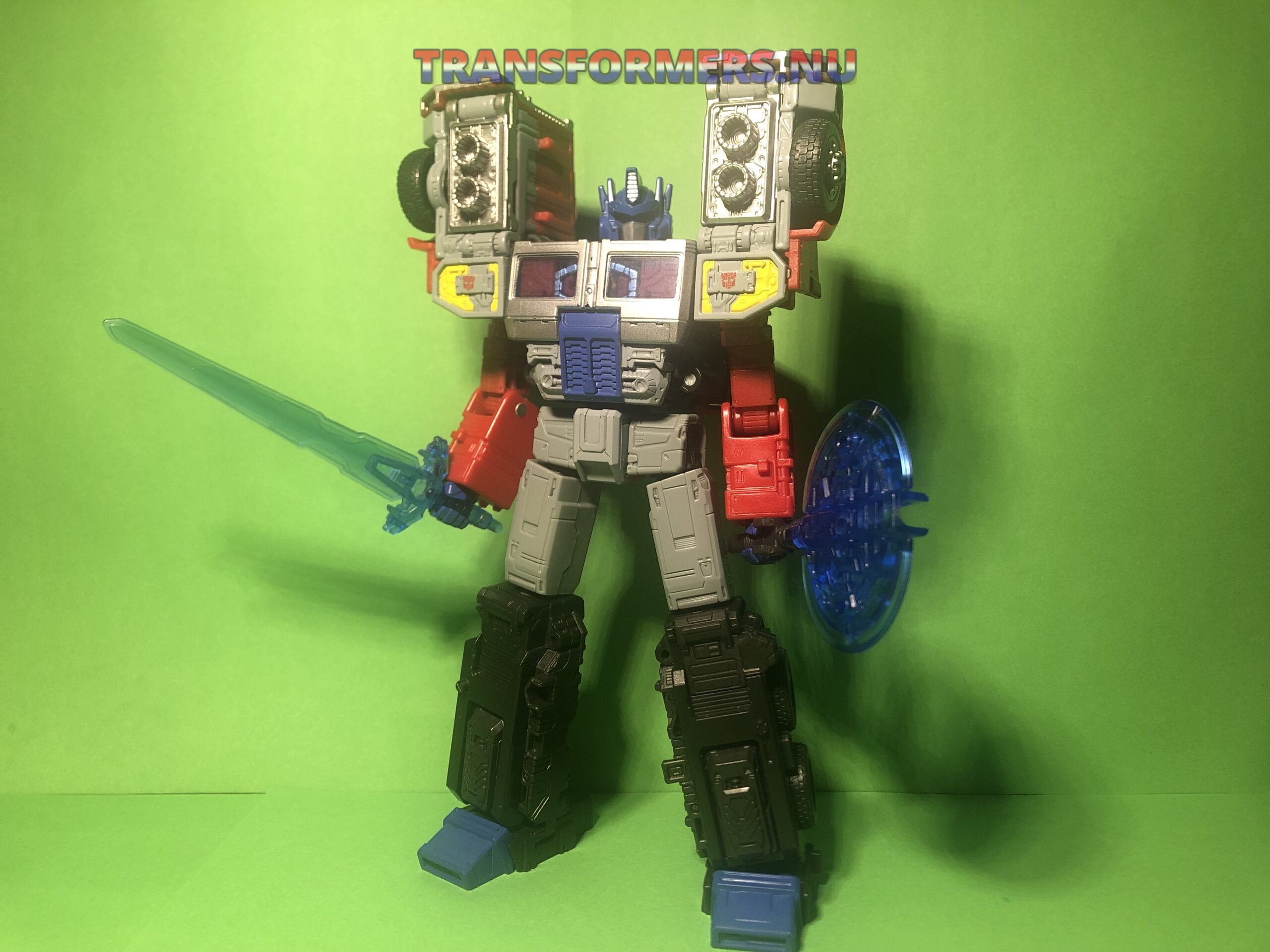 Legacy leader class Laser Optimus Prime – Transformers.nu