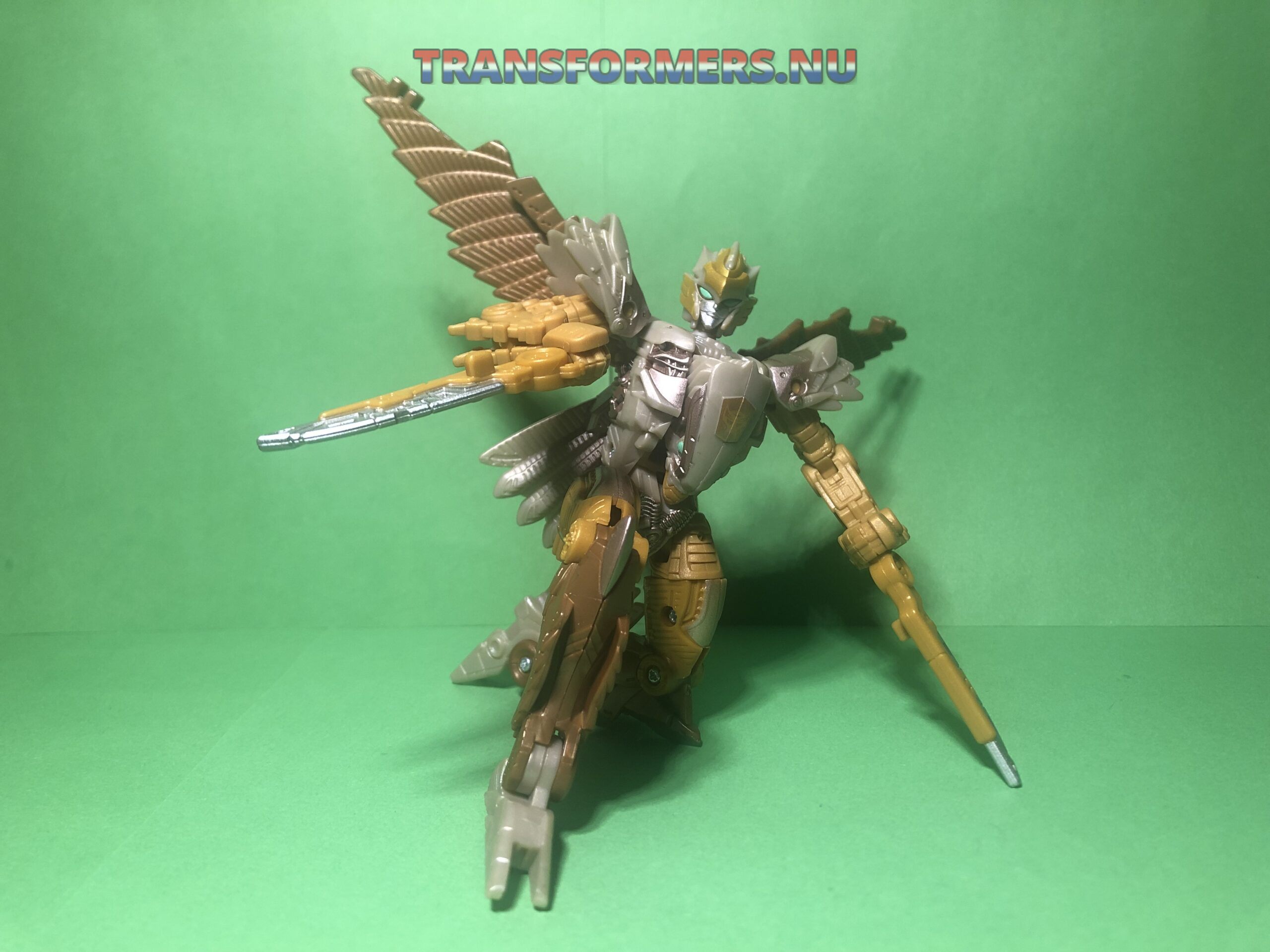 ROTB Deluxe class Airazor – Transformers.nu