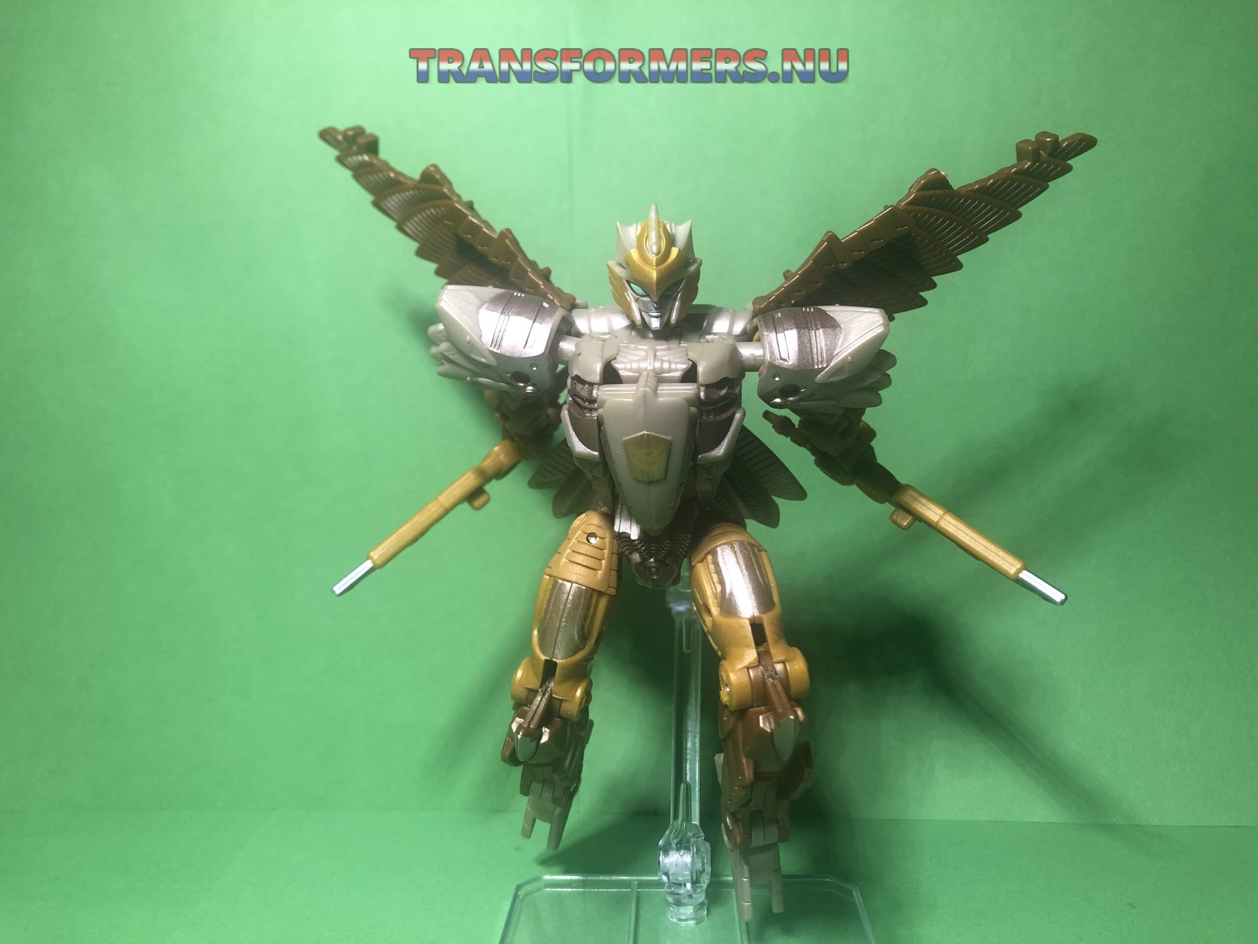 ROTB Deluxe class Airazor – Transformers.nu