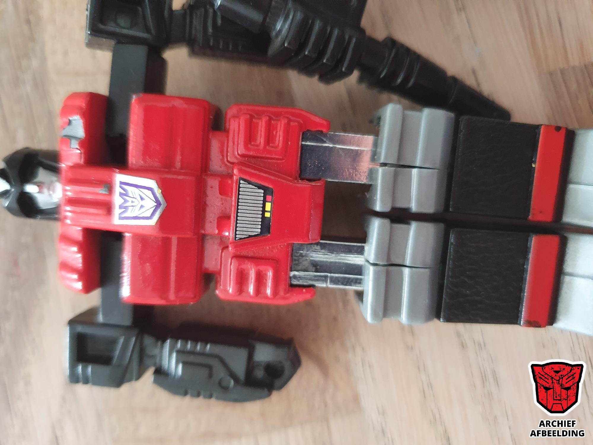 Knock-off, reissue of vintage Transformer? – Transformers.nu